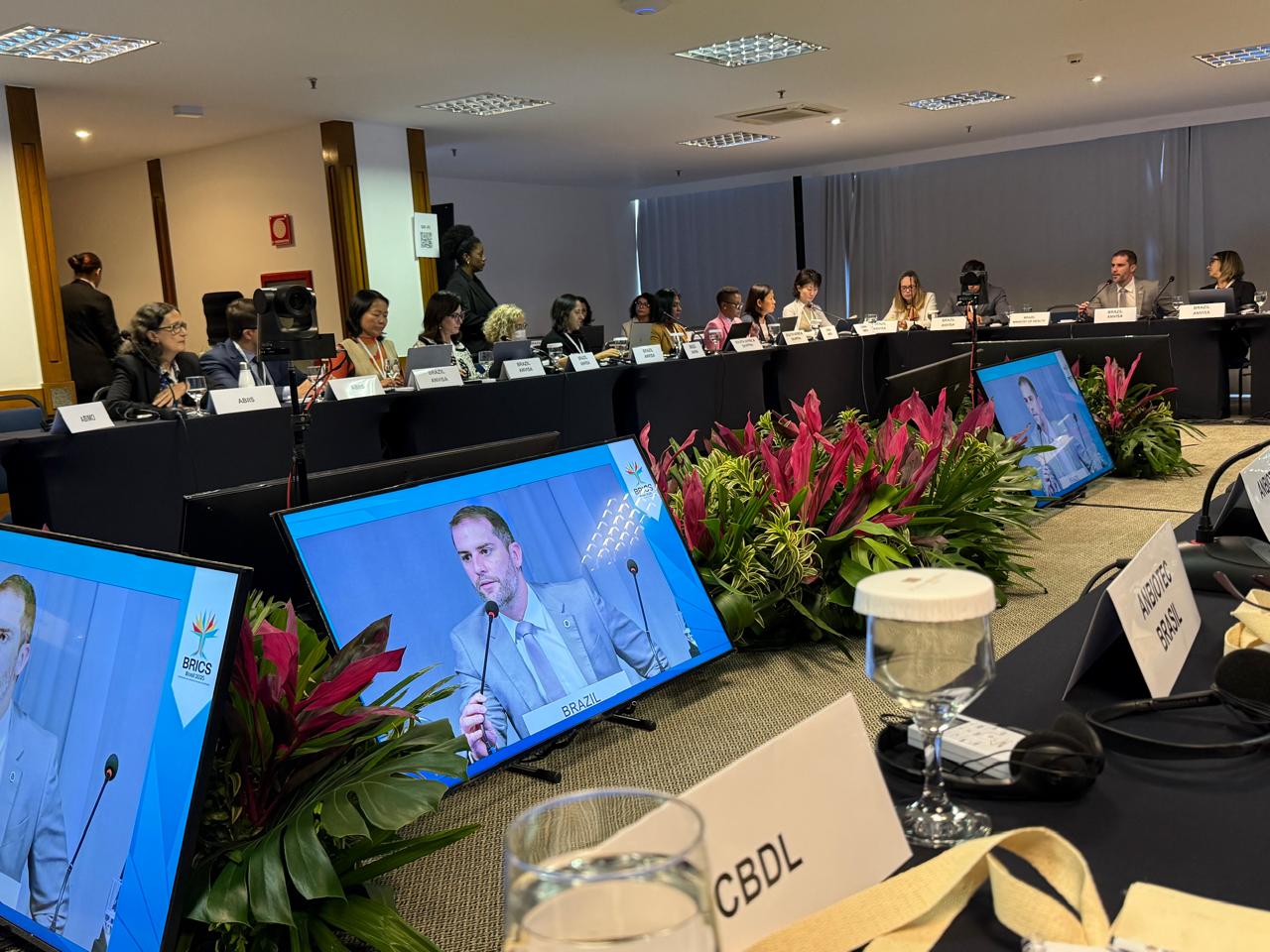 CBDL marca presença em evento com a BRICS e ANVISA em Brasília - CBDL